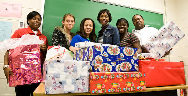 SUNO student organization gives gift of Christmas to Family House